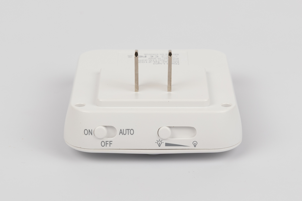 Plug In Night Light | Pure Red Light | BON CHARGE – Bon Charge